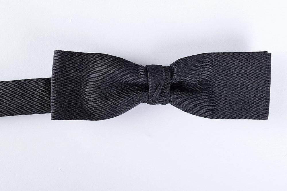 Edwardian Narrow Black Silk Bow Tie - Ready Tied (CR5402) – Darcy Clothing